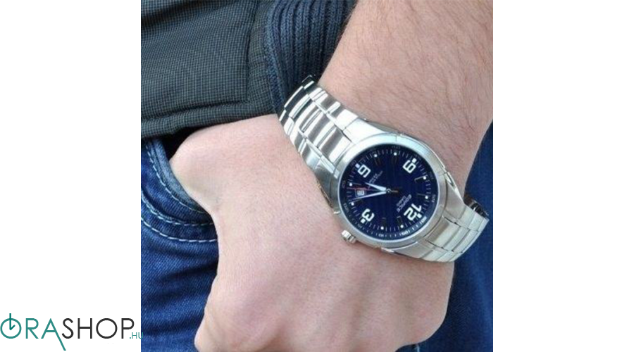 Szemrevaló férfi órák az internetről - Utazás